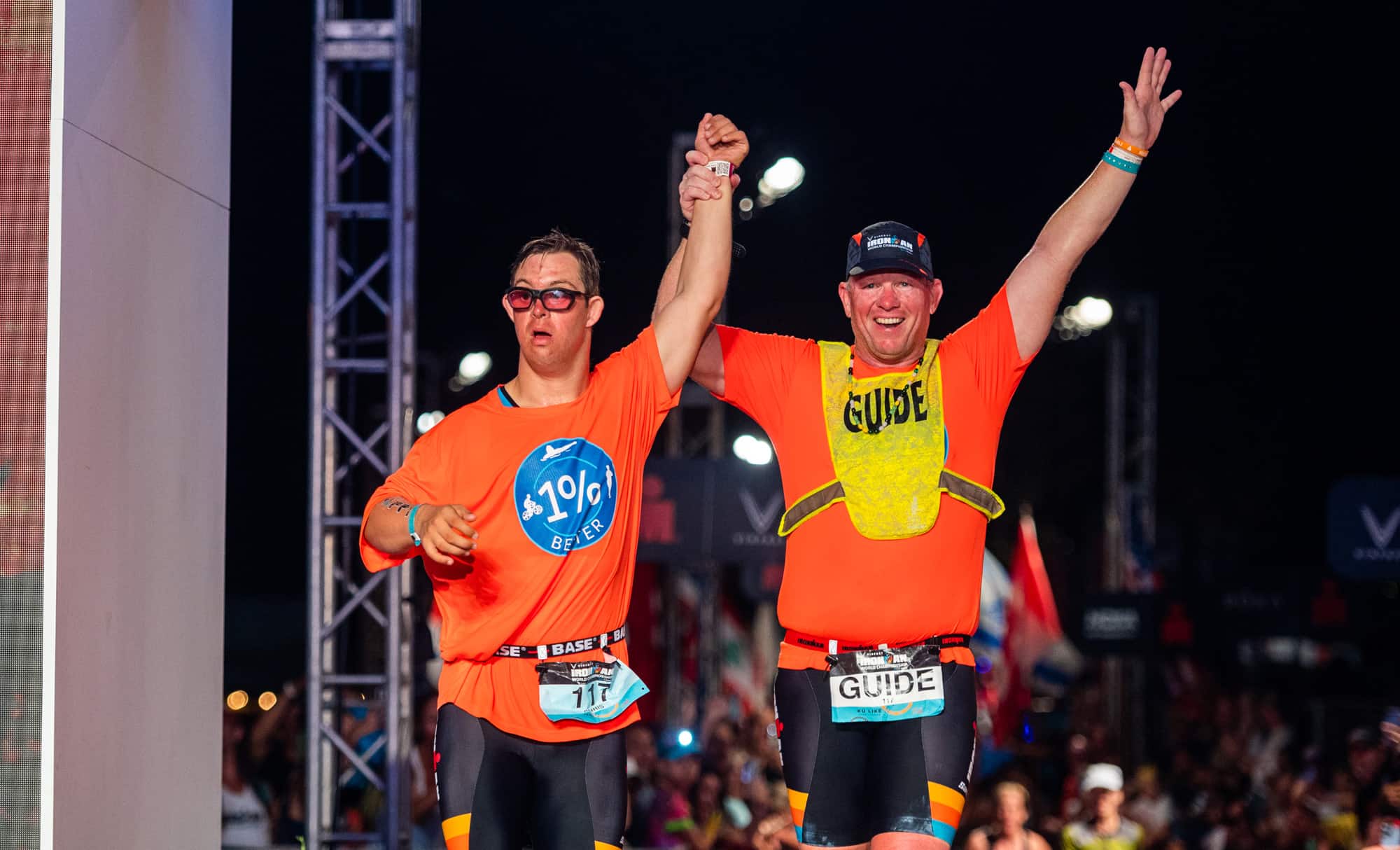 Heiratsantrag im Ziel: Chris Nikic finisht als erster Mensch mit Down ...