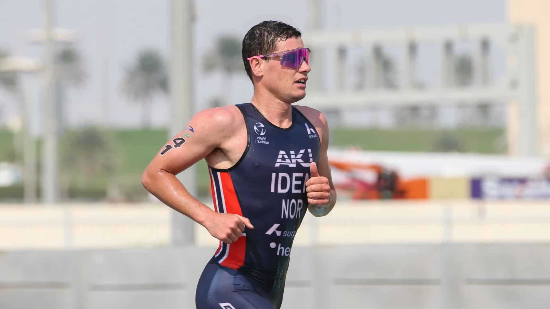 Gustav Iden abgeschlagen: Alex Yee siegt beim WTCS-Auftakt in Abu Dhabi ...